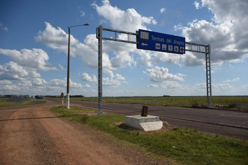 INTENDENCIA DE SALTO FIRMA CONTRATO POR CAMINO DE ACCESO A ARAPEY Y ...